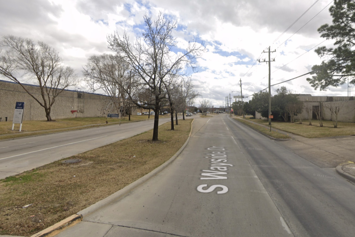 Houston Rollover Kills One on South Wayside Drive