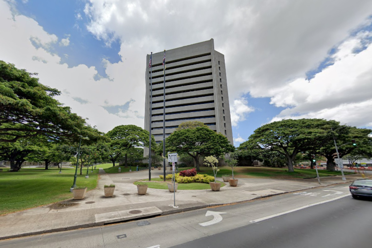 Honolulu Kept Rap-Sheet Inspector On Payroll Until Sex-For-Bail Bust