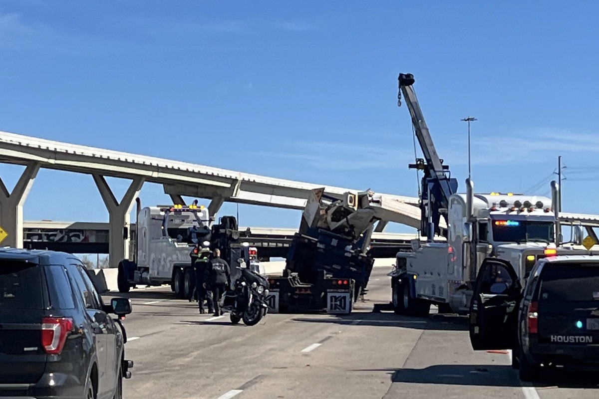 Houston Avenue Bridge Hit by Oversized Truck, Causing Delays on I-10