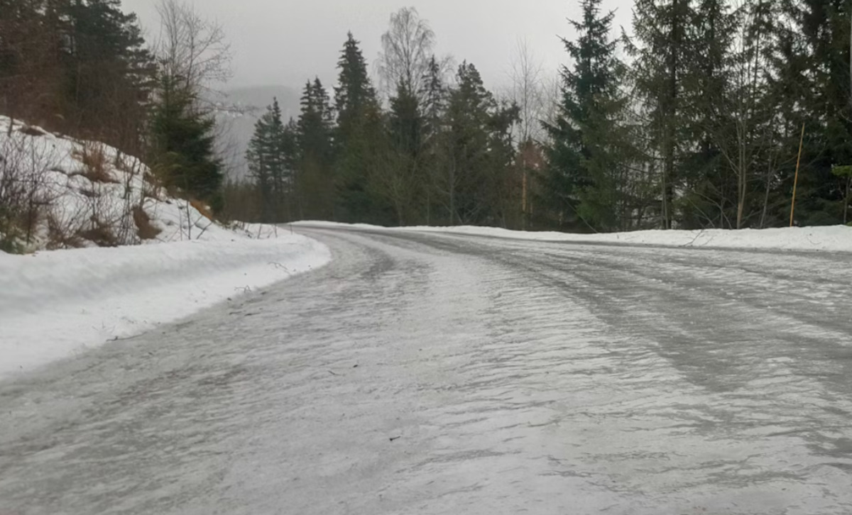 Icy Streets Send CTA Bus Crashing Into Fulton Market Building