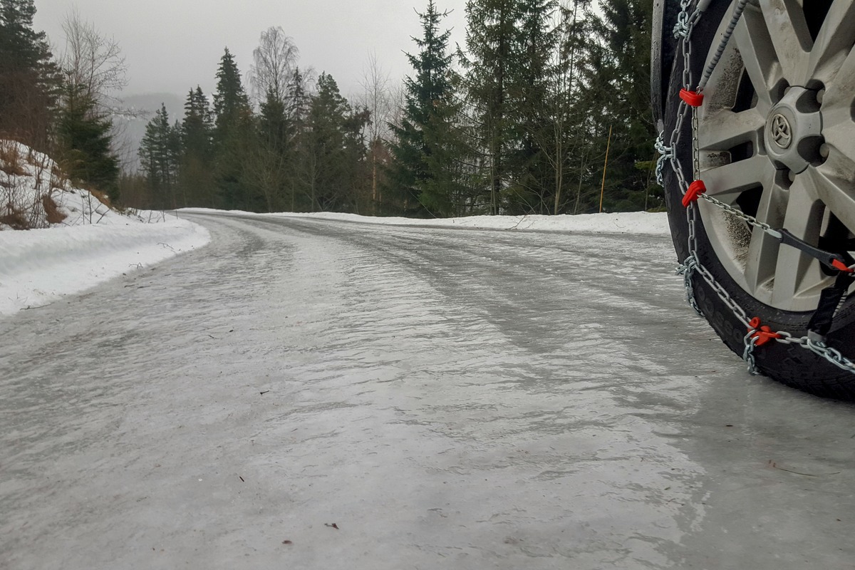 Indianapolis Residents Cautioned Of Icy Roads As Temperatures Plunge