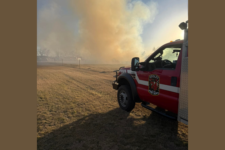 Johnson County Fire Departments Tackle Grass Fire in Cleburne,