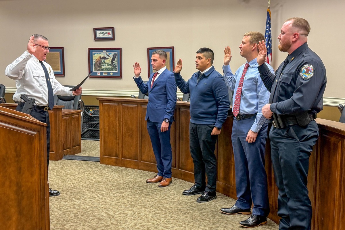 La Vergne Police Department Swears in Four New Officers, Chief Moews