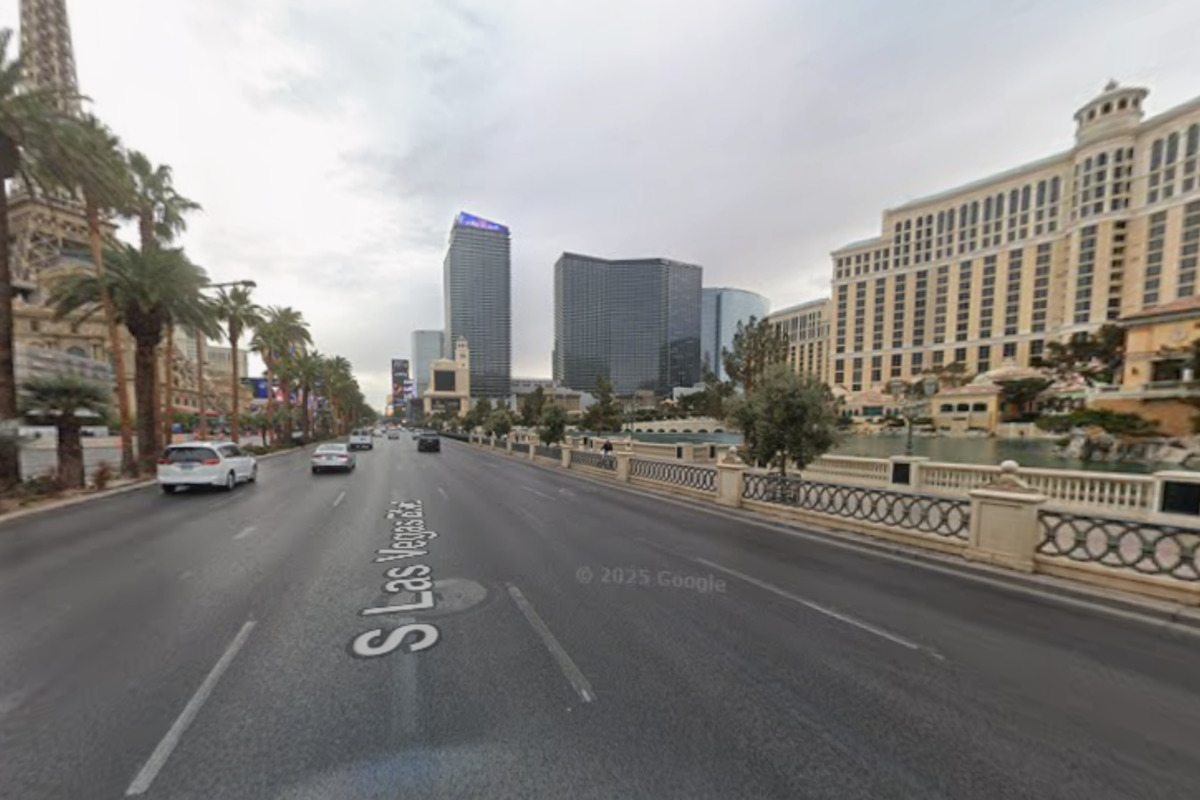 Las Vegas Police Disperse Unruly Crowd on Strip, Arrest 11 After