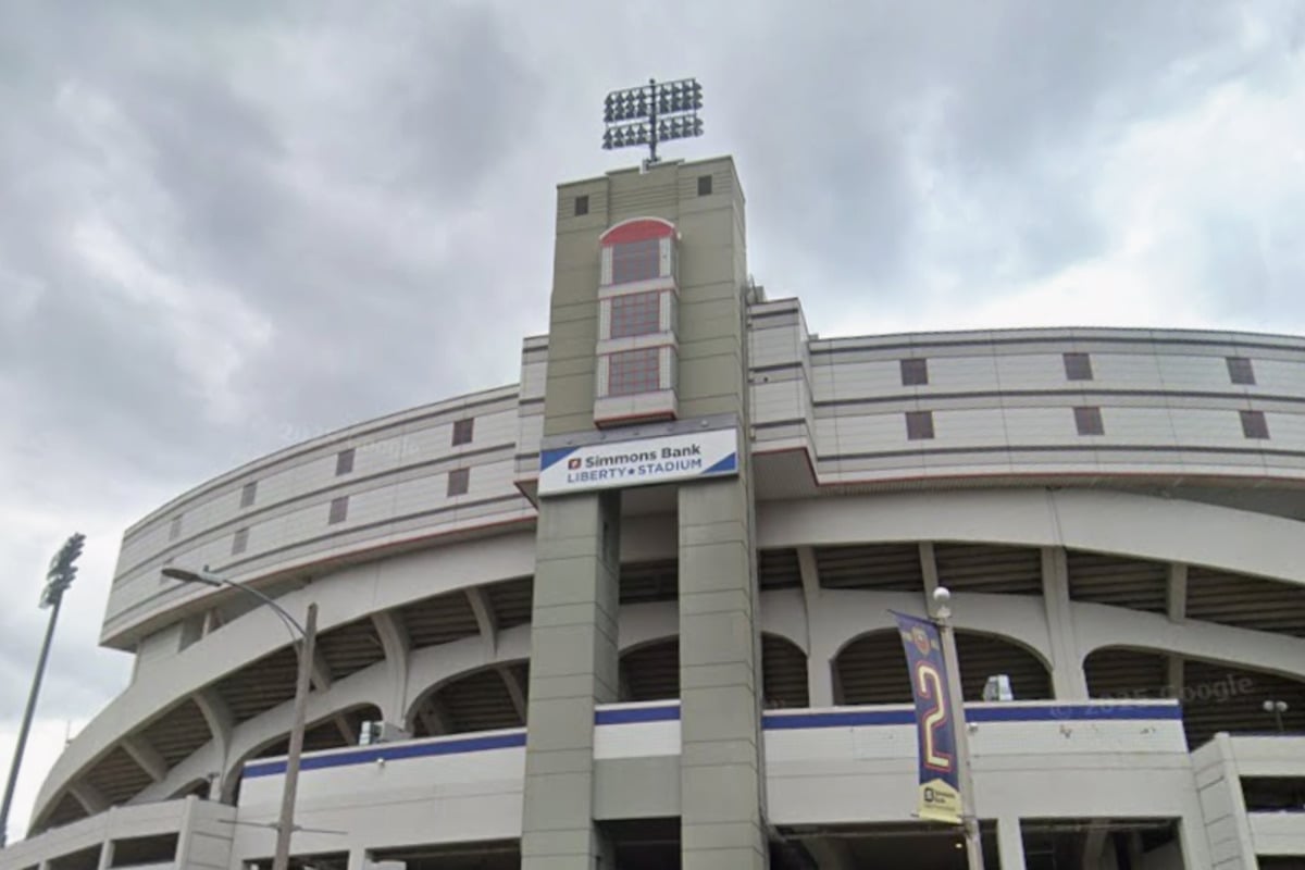 Navy Midshipmen Triumph Over Cincinnati Bearcats 35-13 at Rain-Soaked