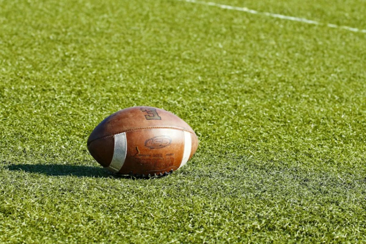 NFL Showdown: Philadelphia Eagles to Host San Francisco 49ers in Wild