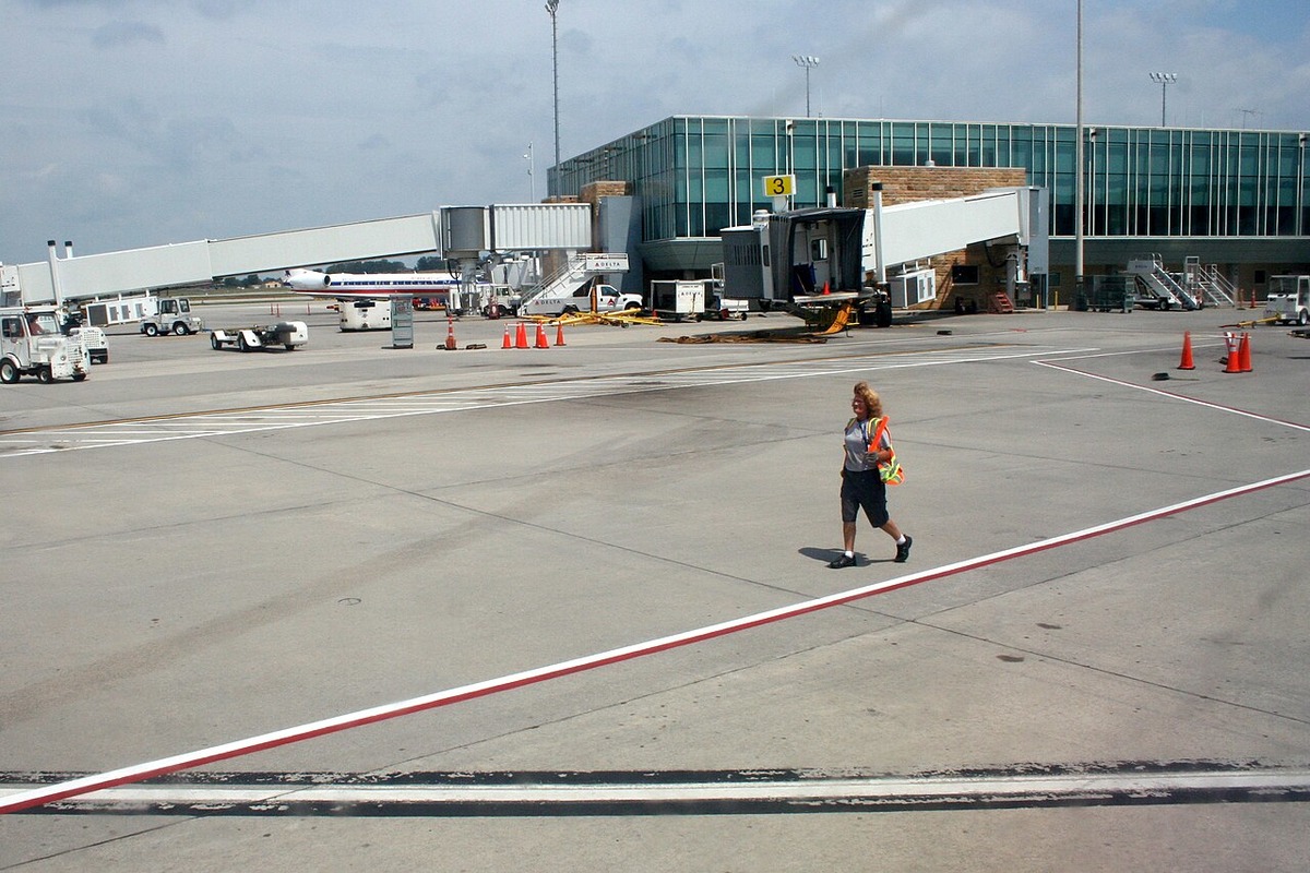 Plane Makes Emergency Landing At McGhee Tyson Airport