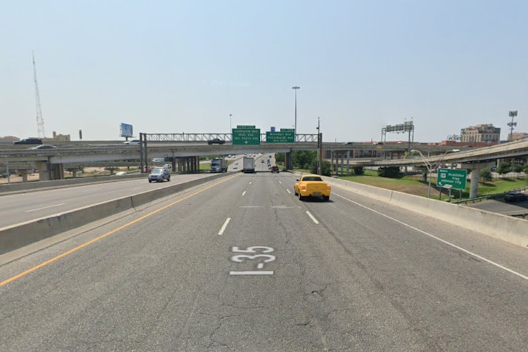 San Antonio I-35 Chaos as Pickup Smashes Highway Sign Onto Lanes