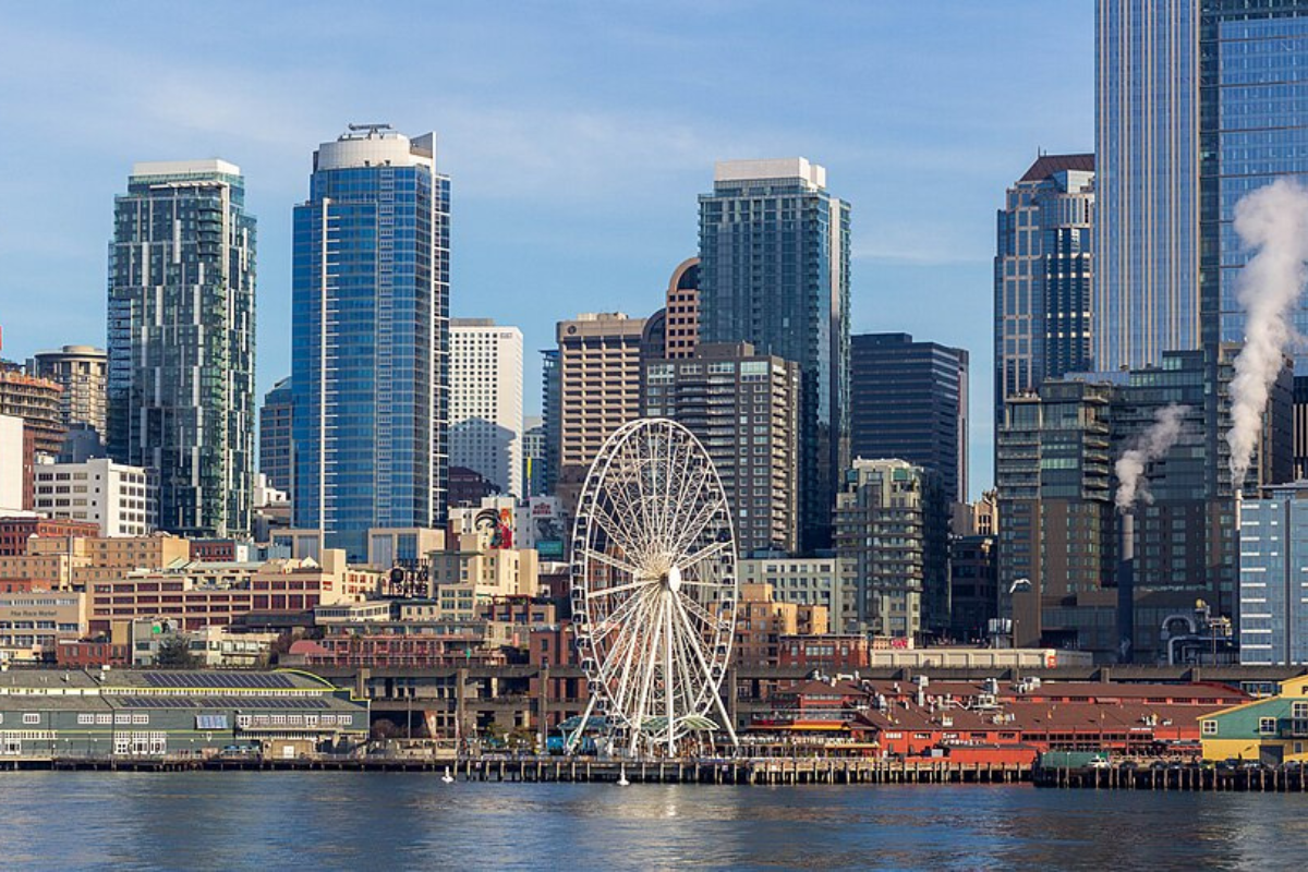Seattle Shrouded in Freezing Fog; Mild Temperatures and Clear Skies