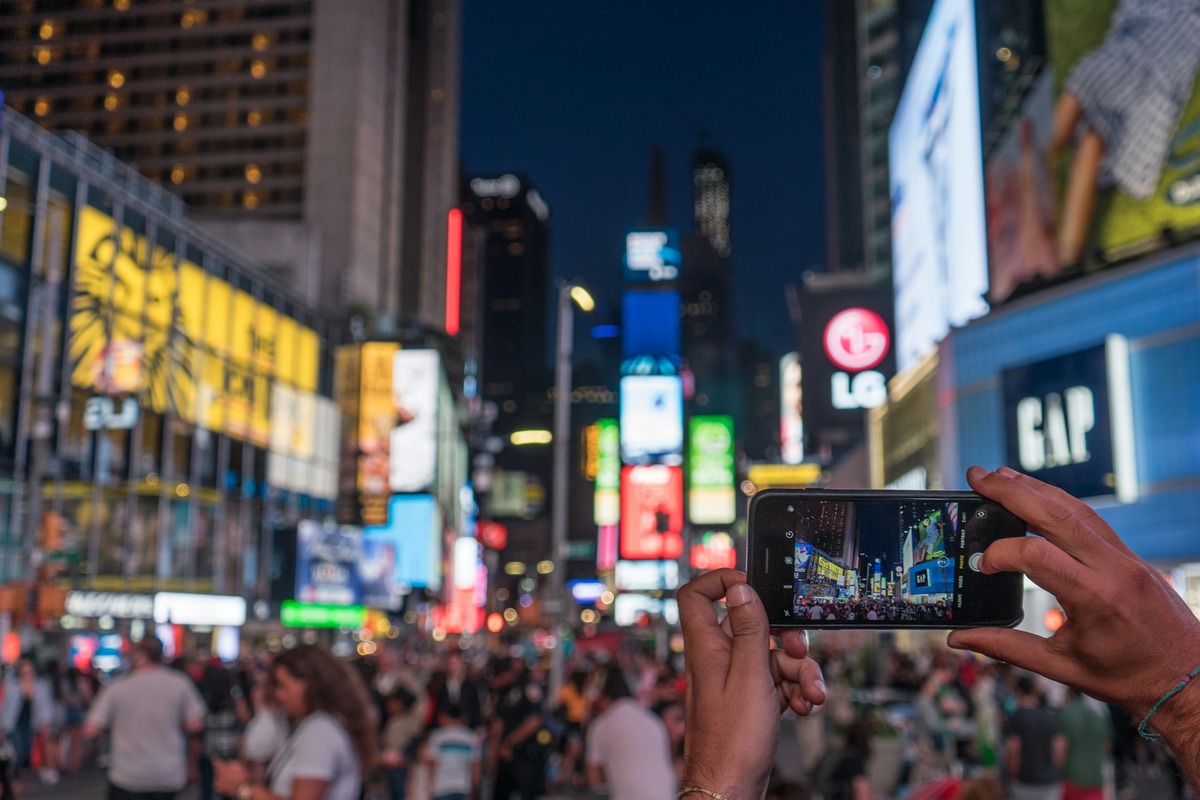 Times Square Freezes Over as Revelers Defy Arctic Chill to Welcome