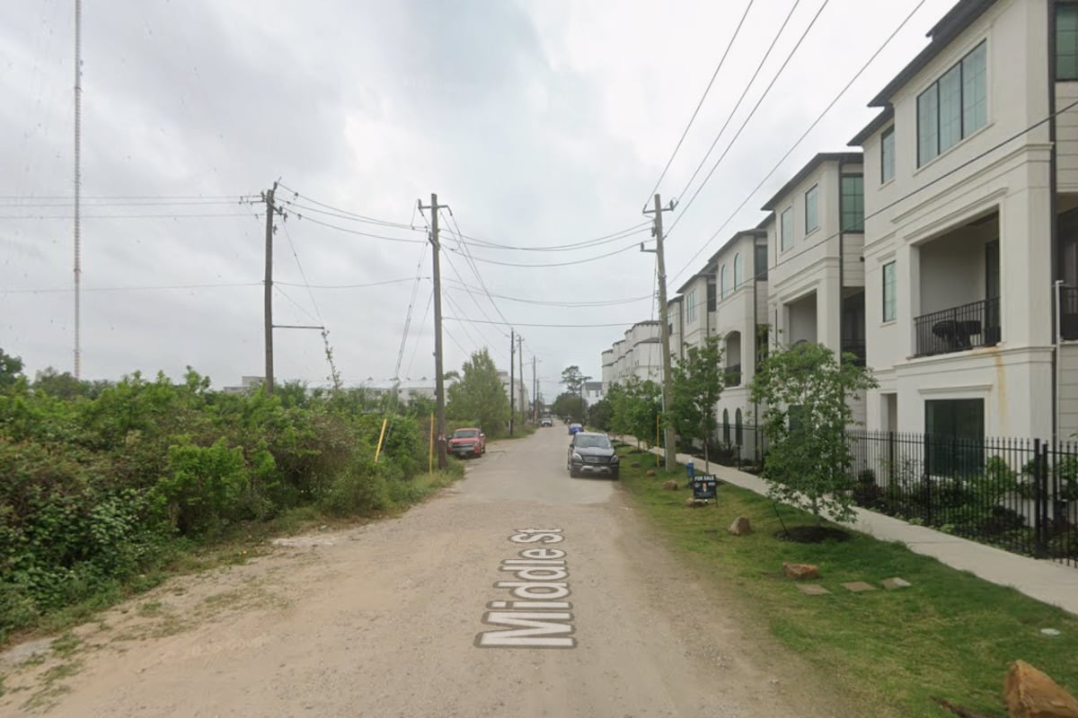 Toxic Ash Fight Heats Up as 800 Middle St Complex Nears Move-In