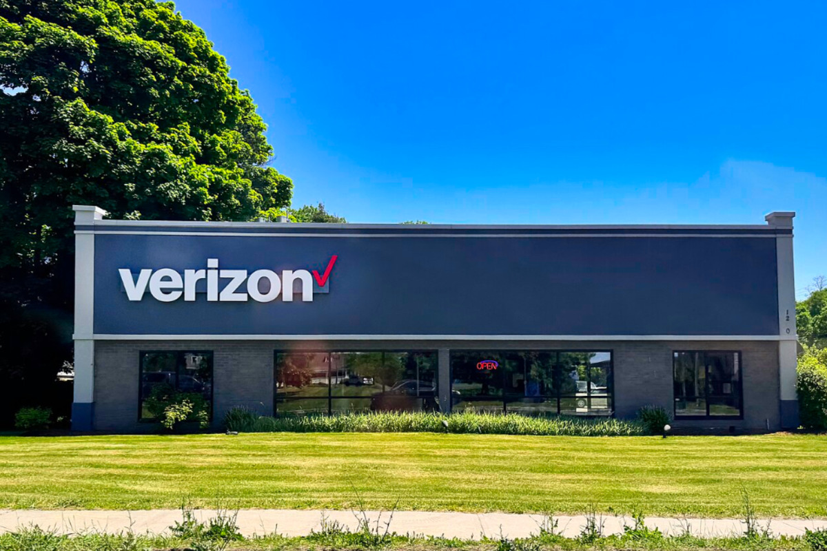 Verizon Restores Nationwide Service After Extensive Outage, Offers