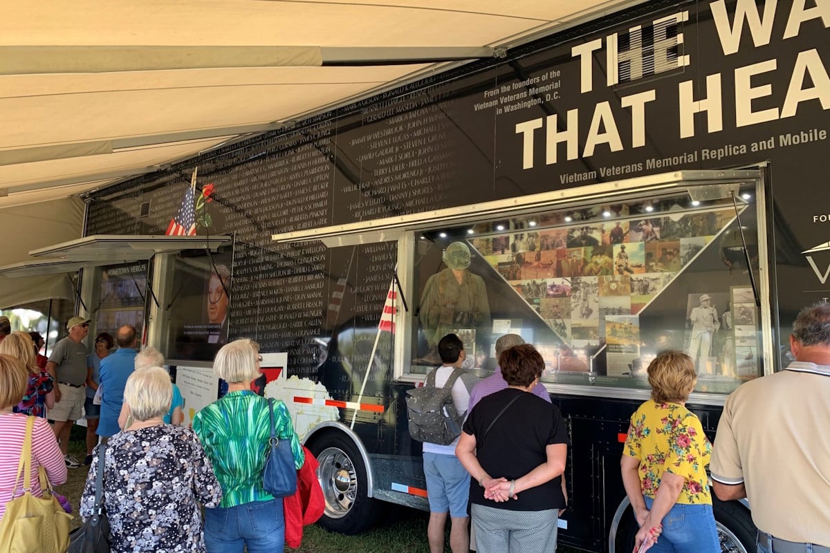 Vietnam Wall Replica Rolls Into Kapolei, Bringing 58,281 Names Home