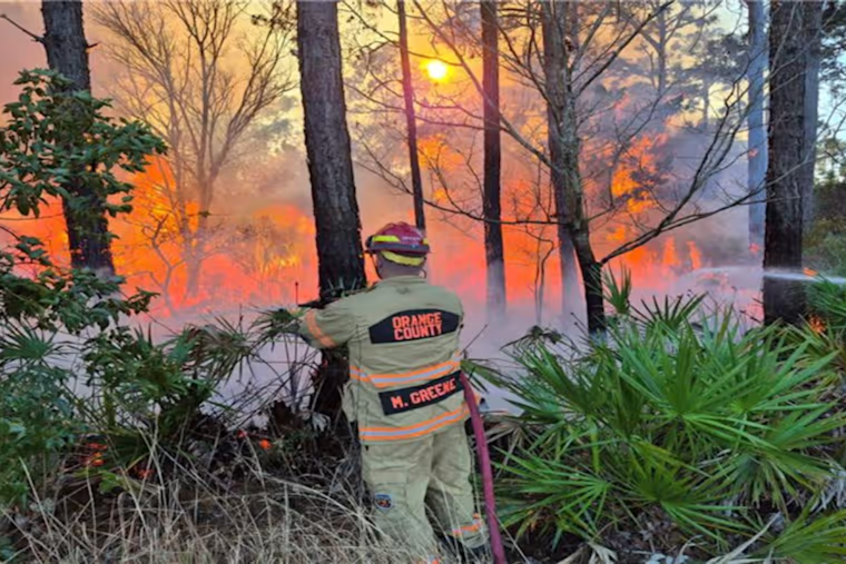 Brush Fire Near UCF Causes Traffic Delays on SR-408, All Lanes