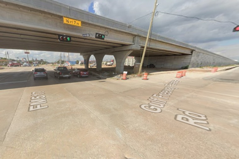 Gulf Freeway Chaos As Driver Found Shot After Dickinson Crash