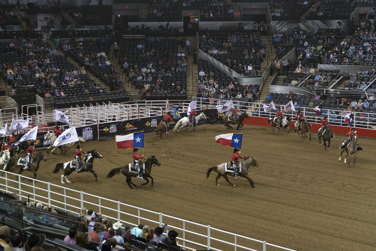 Shenandoah Headlines San Antonio Rodeo Retro Night
