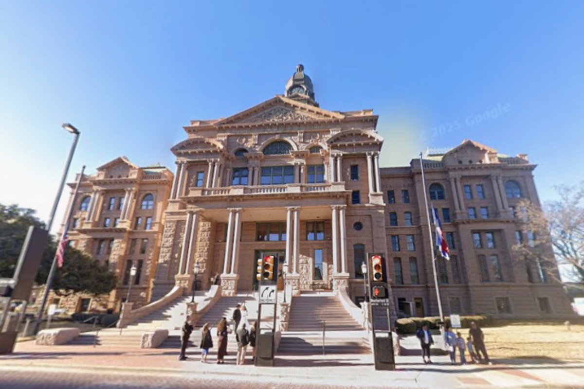 Tarrant County In Last-Minute Panic Over 200 Empty Poll Slots
