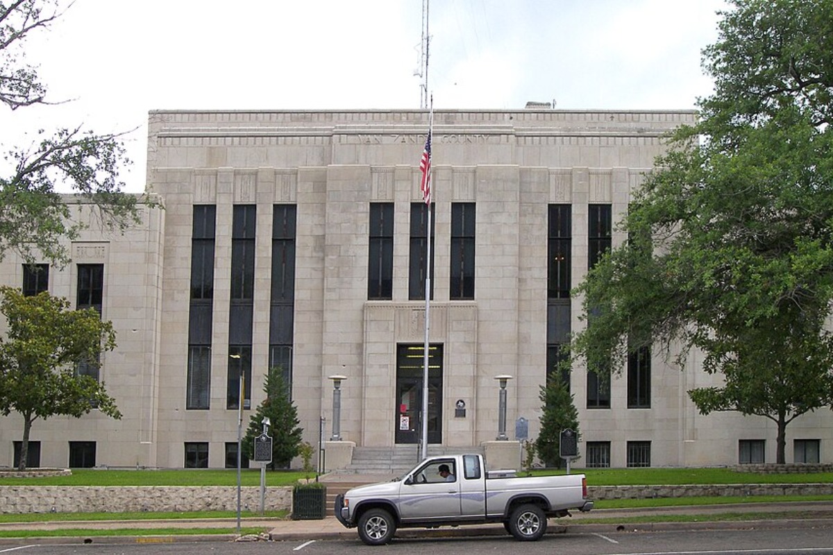 Van Zandt Showdown: Rural County Eyes Freeze on Green Energy Over