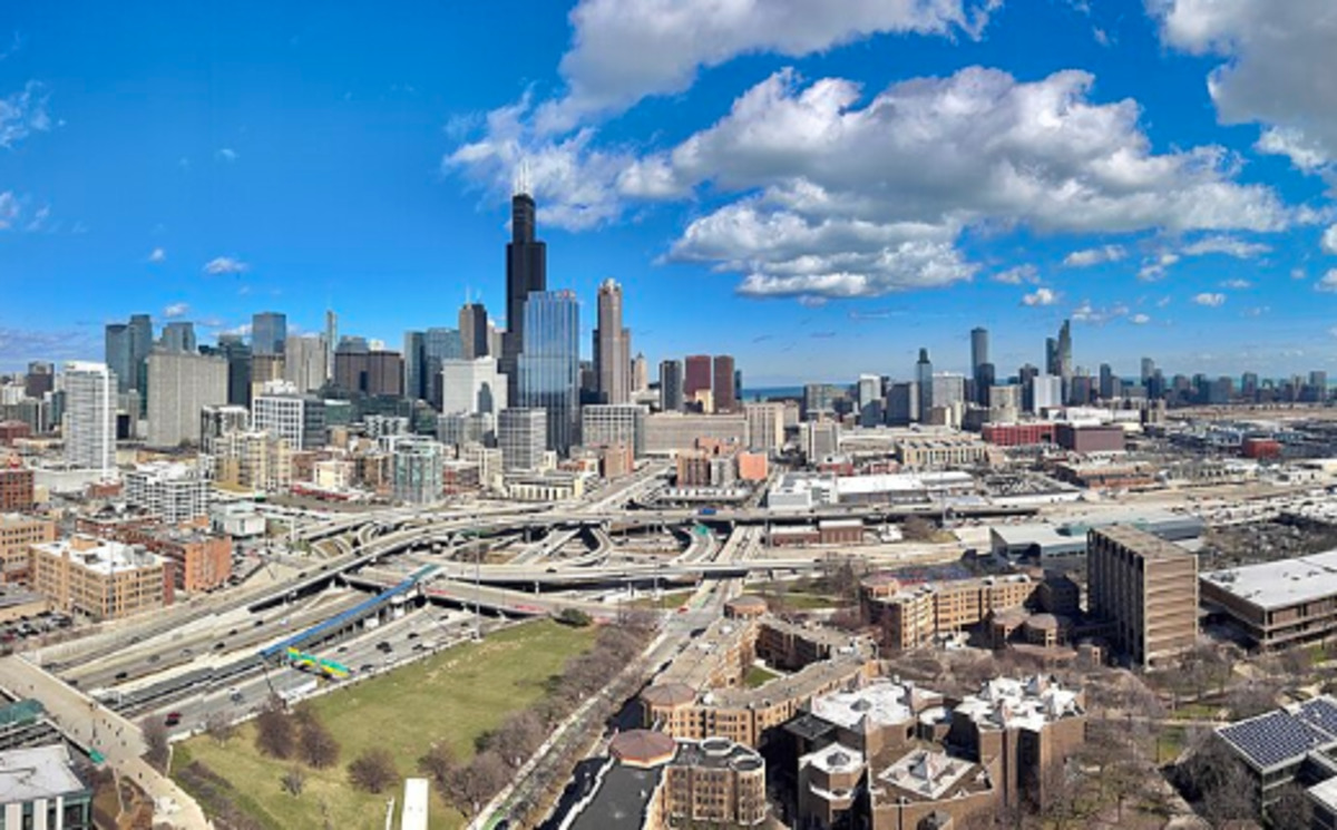 Chicago Population Rises Slowly as Residents Stay Put Amid Slowing