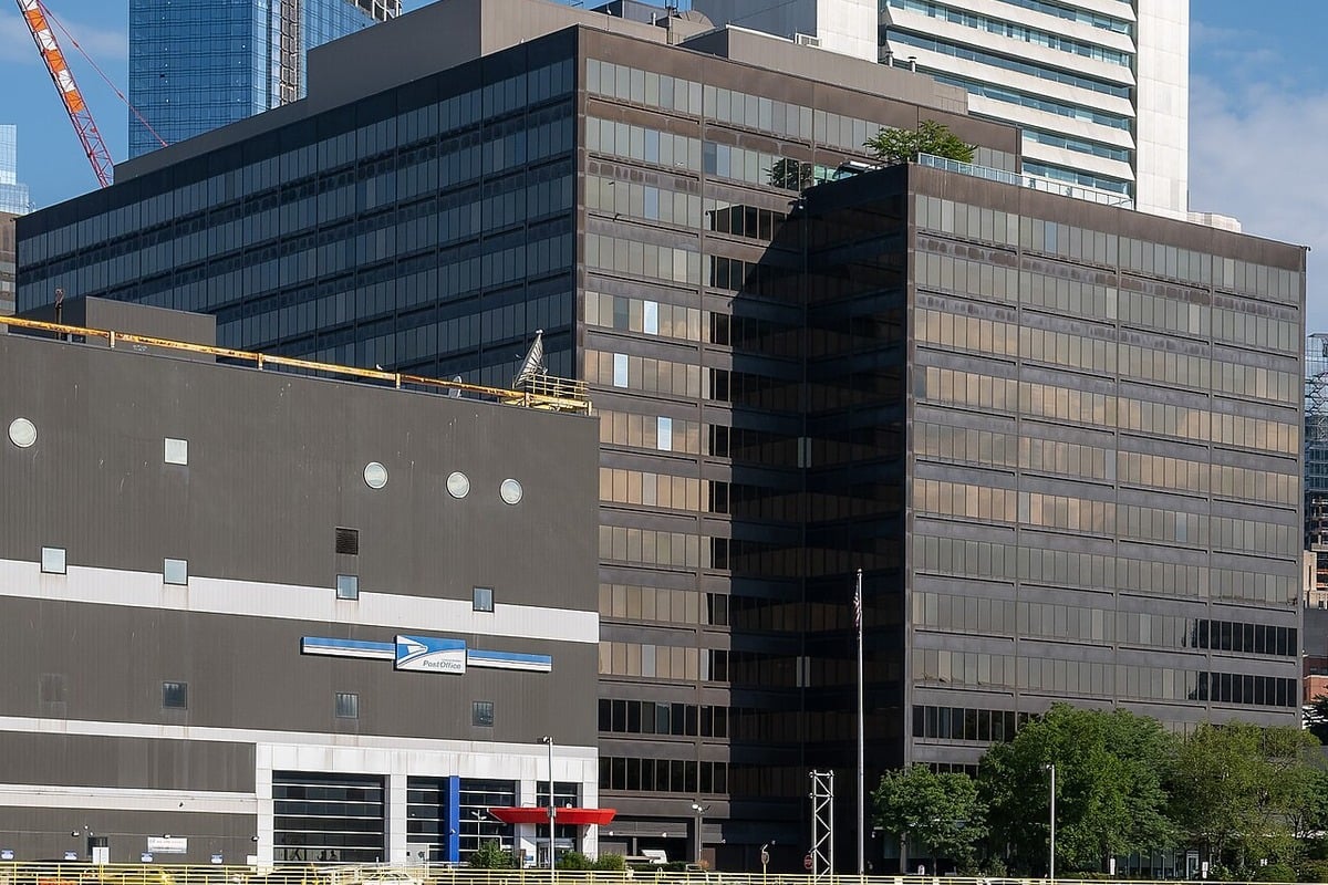 Fidelity Posts Record Revenue, Plans Boston Seaport Move