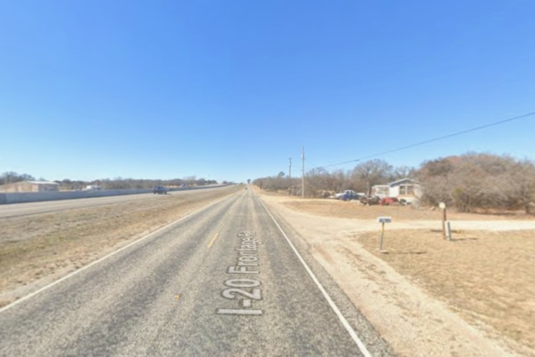 Fiery I‑20 Rest Stop Crash Leaves Dallas Driver Dead, Truckers Asleep