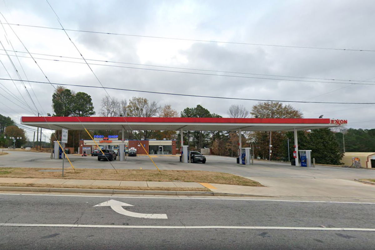 Knife Chaos at Covington Highway Chevron as DeKalb Cop Stabbed,