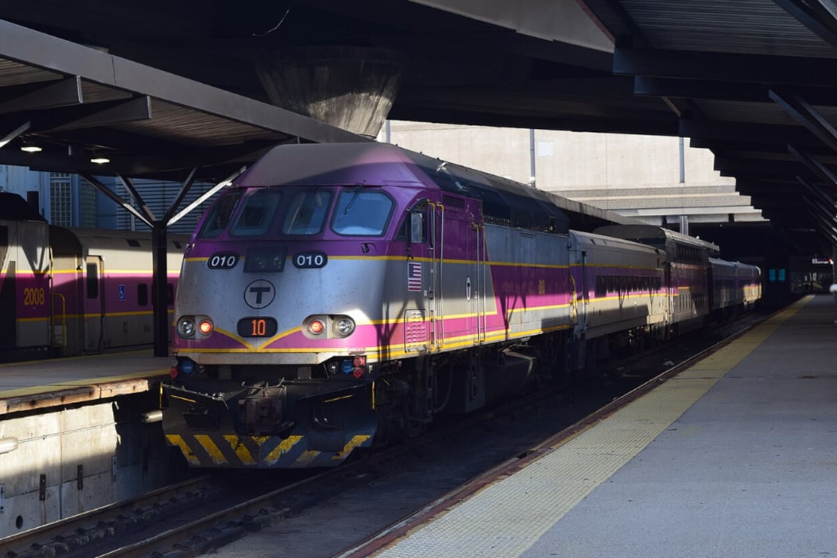 MBTA summer Commuter Rail discounts and $10 weekend pass