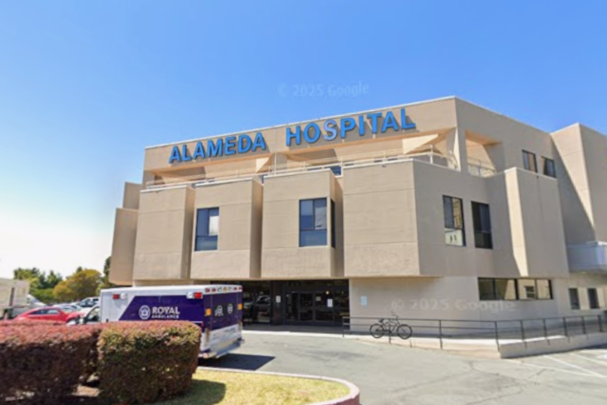 Nurses Flood Alameda Hospital In ‘Red Alert’ Revolt Over Medicare Cuts