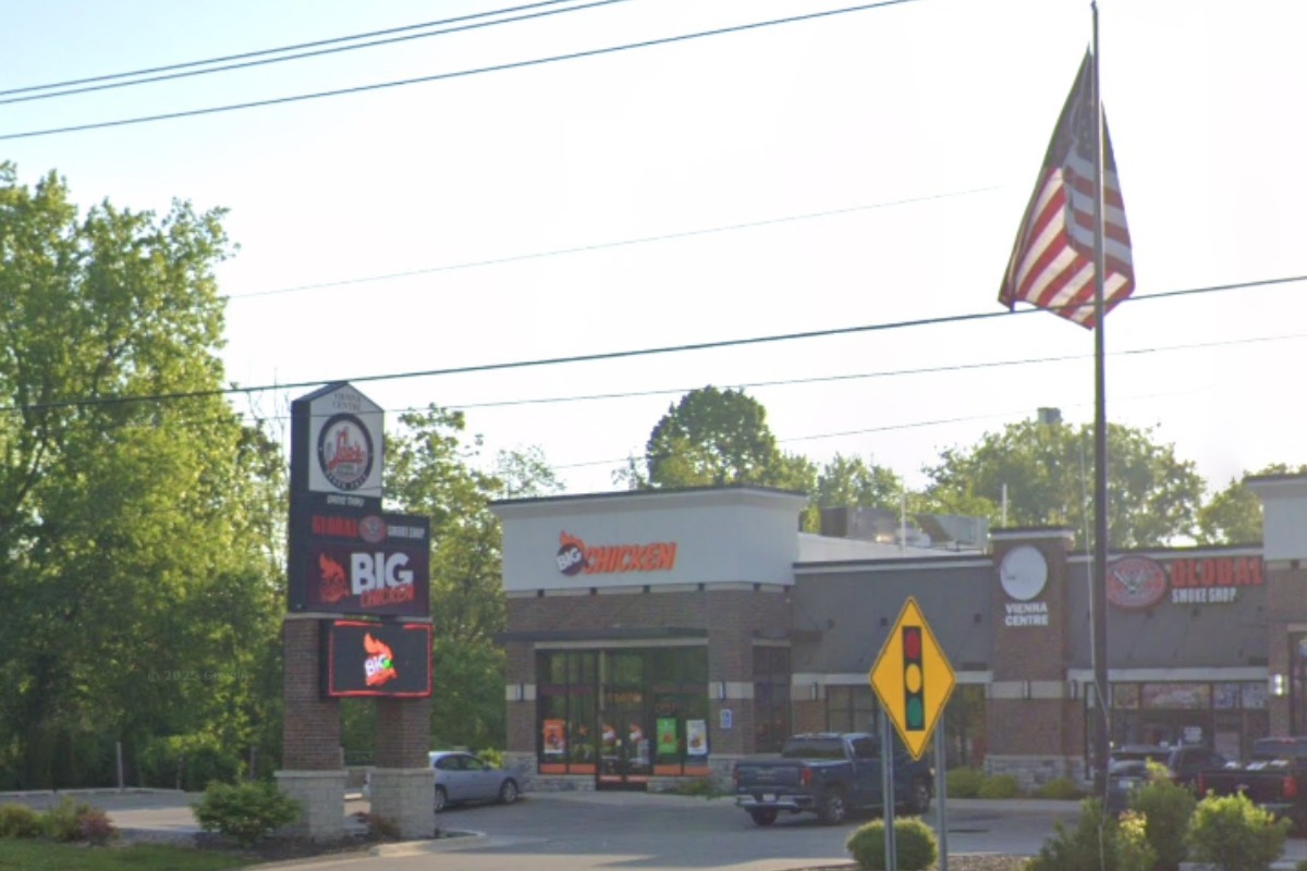 Shaq's Big Chicken Goes Dark In Clio After Sudden Health Order