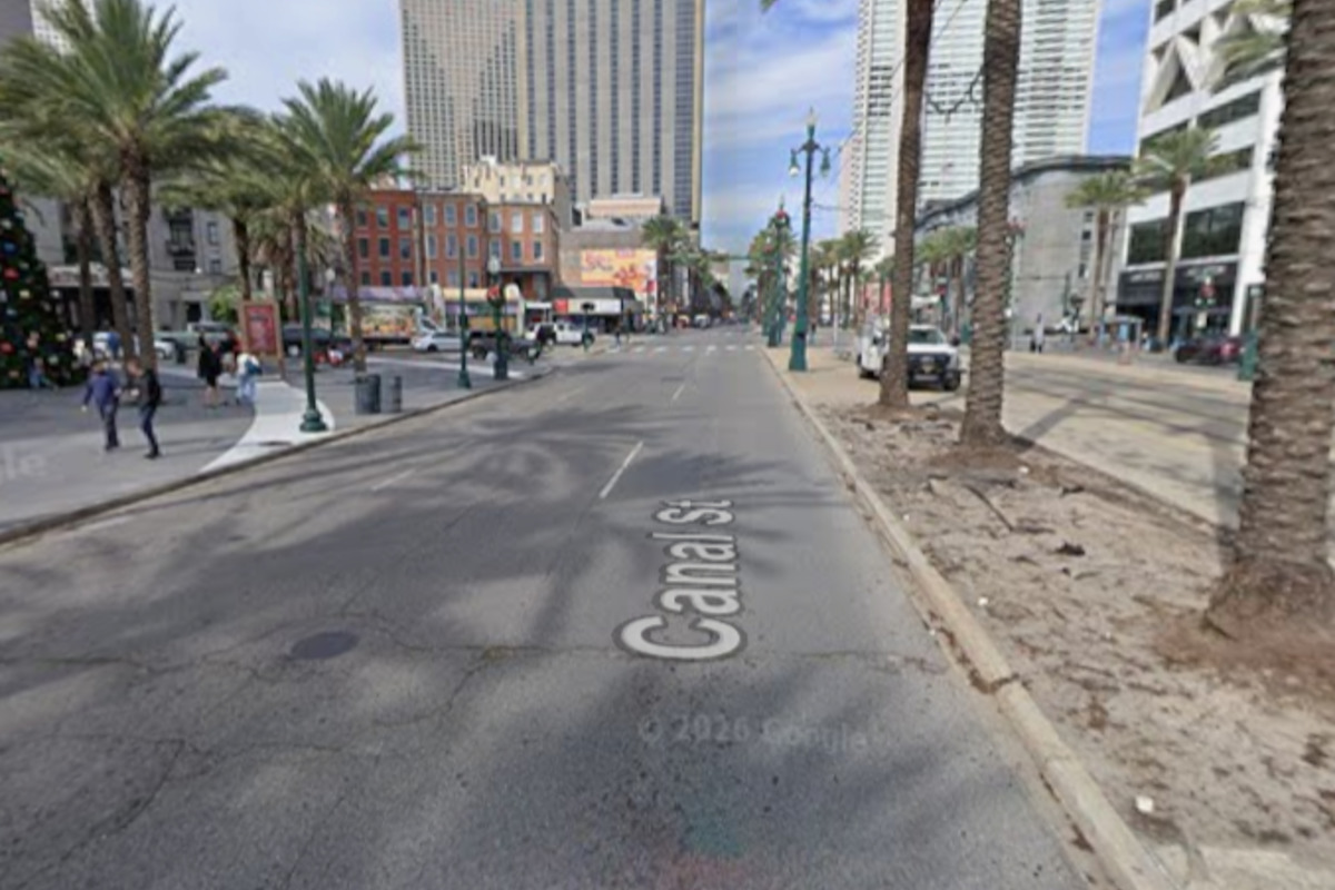 Hammer-Wielding Bandit Nabs Canal Street Register, Escapes On City Bus