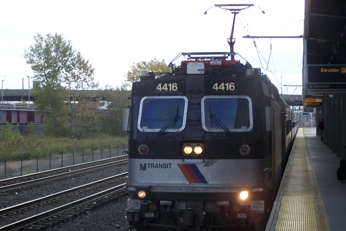 NJ Transit May Charge $100 For Penn To MetLife Rides