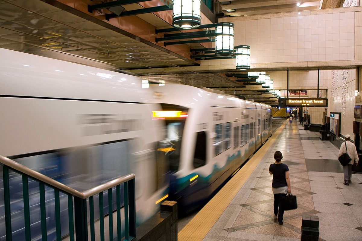Westlake Snarl: Mechanical Snafu Slows Seattle Light Rail Commute