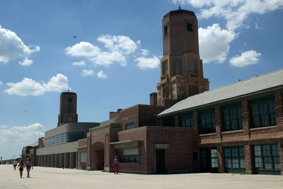 Rockaway Ocean Club Reopens Jacob Riis Bathhouse