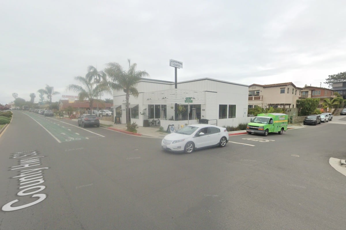 Encinitas Backstreet Scores Intimate New Oyster Bar on Daphne
