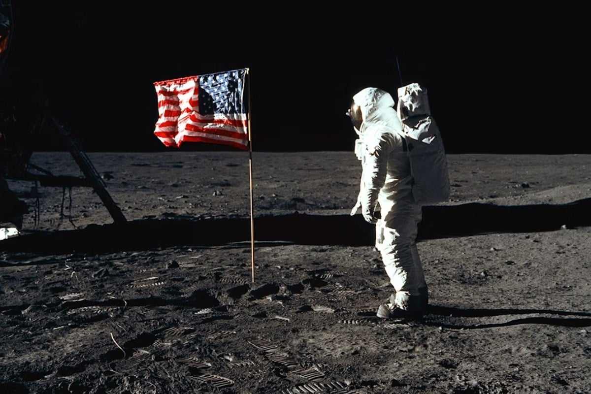Golden Space Upstart Snags NASA Moon Rover Deal