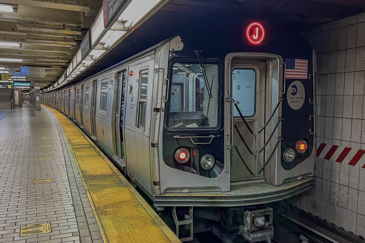 33-Year-Old Stabbed on J Train in Corona