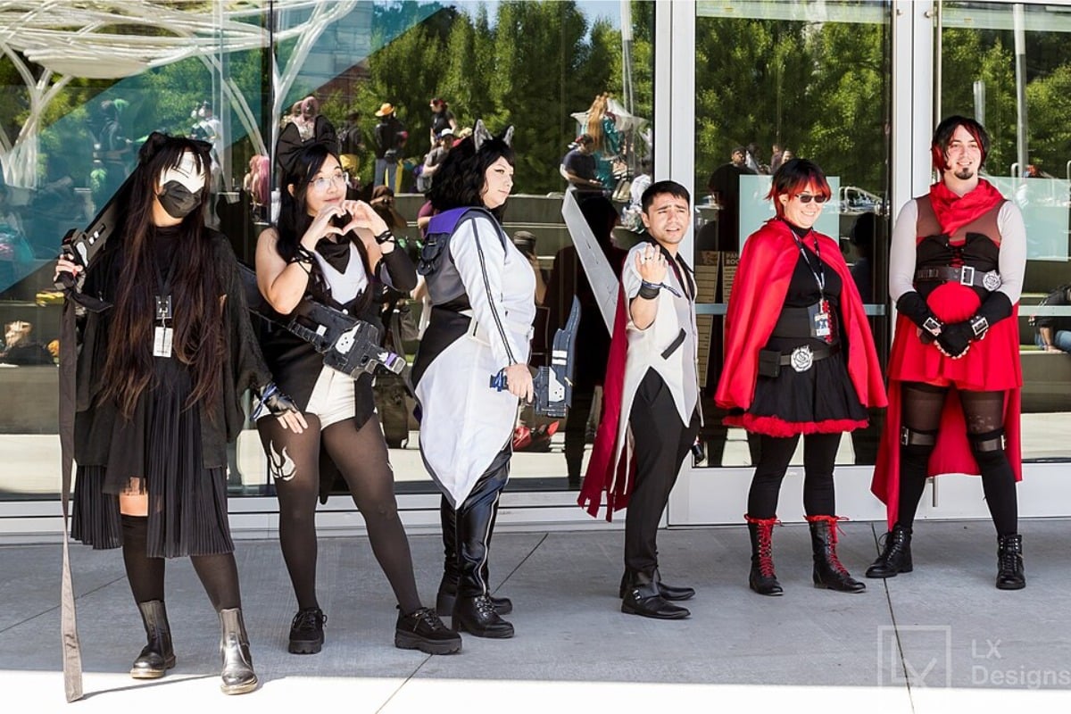 San Jose Fans Line Up To Swig Cosplayers’ ‘Fresh Feet Juice’ At Park