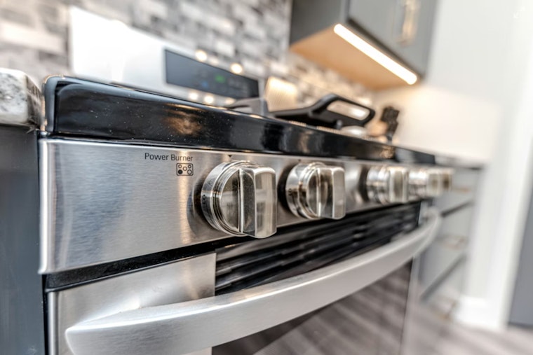 Consumer Reports Warns Of Shattering Oven Doors