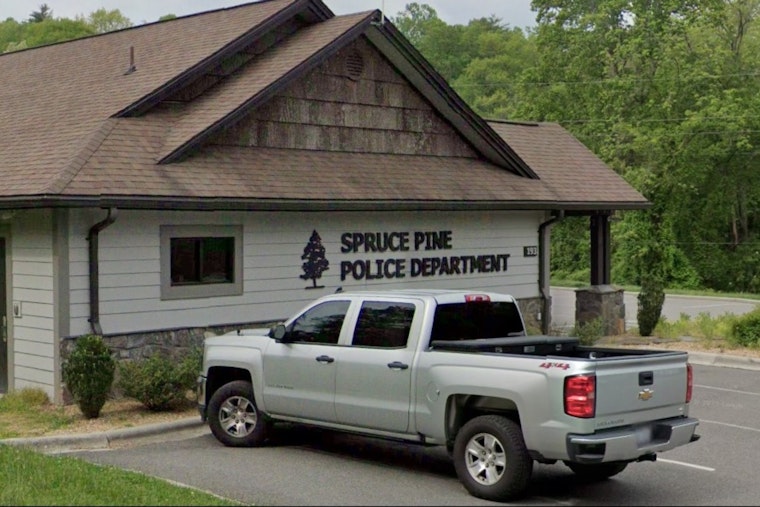 Spruce Pine Strip-Mall Bust Erupts in Gunfire as Suspect Shoots Self,
