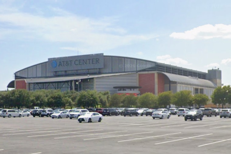 Spurs Fans Turn Frost Bank Center Into Roaring Cauldron for Game 4 vs.