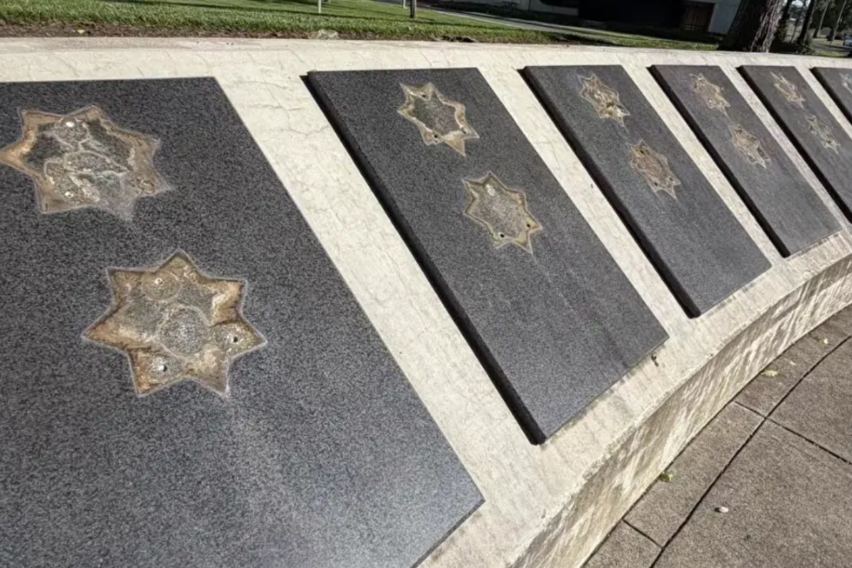 Thieves Rip Memorial Plaques From Alameda Park Benches, Leaving