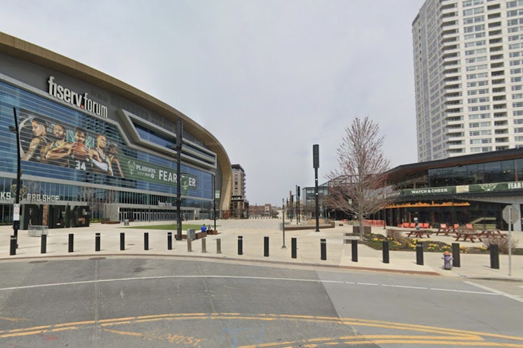 Milwaukee committee clears new Deer District sports bar