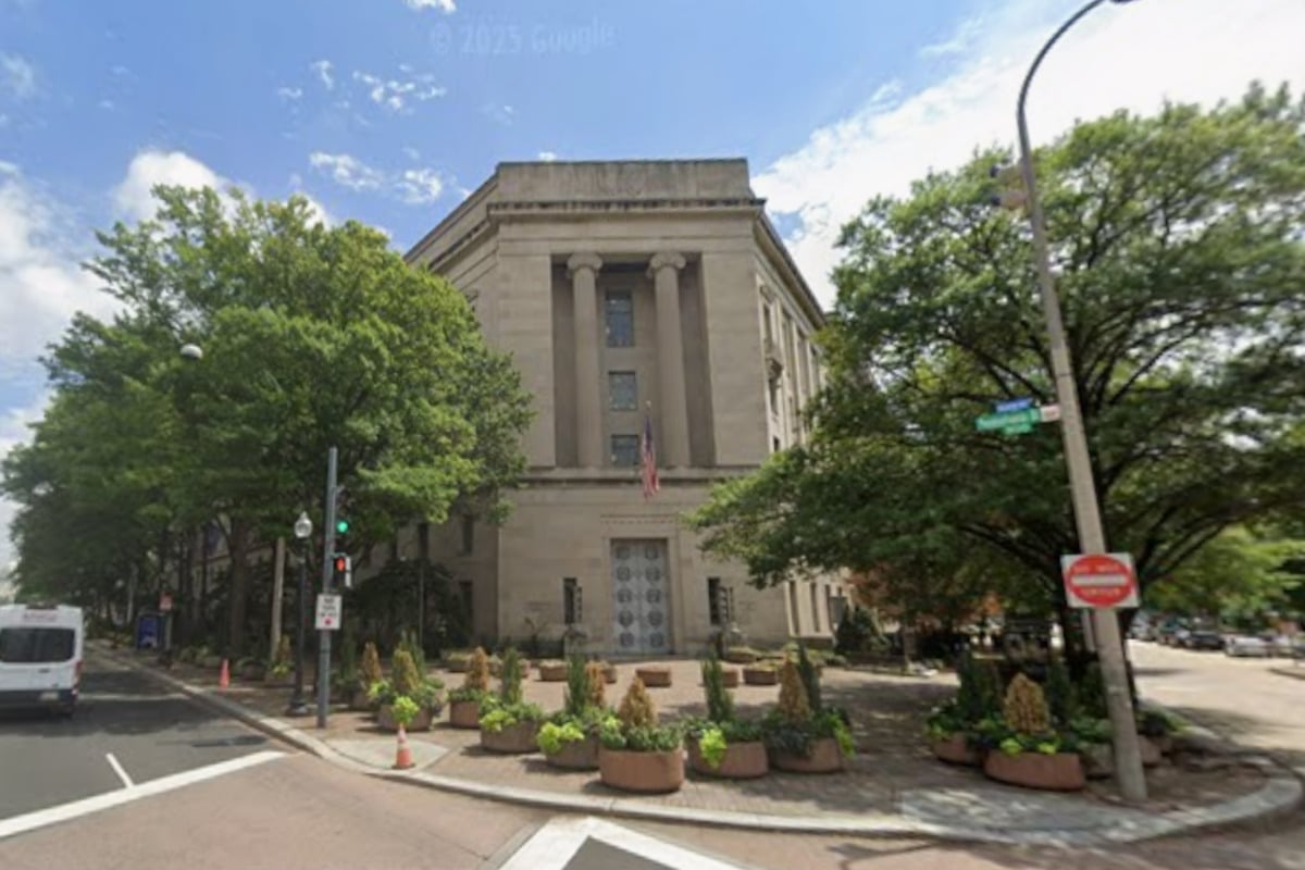 DOJ Sues Virginia Over Face‑Covering Law for Officers