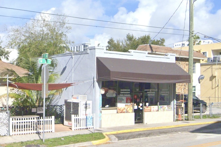 14-Year-Old Shot in Leg Outside Miami Convenience Store