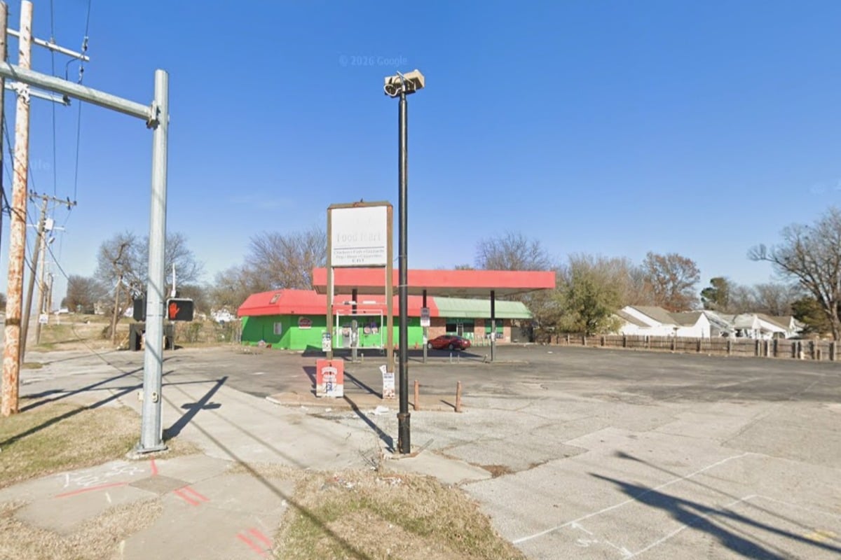North Tulsa Clerk Shoots Machete-Wielding Man Behind Counter