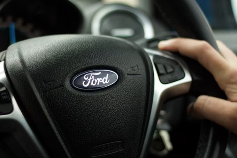 Sharp Console Chrome Has Ford Yanking 548,463 Expeditions