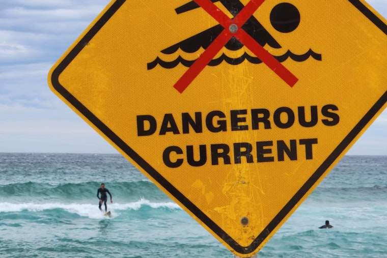 South swell brings 10–14 ft surf to Oahu; lifeguards warn