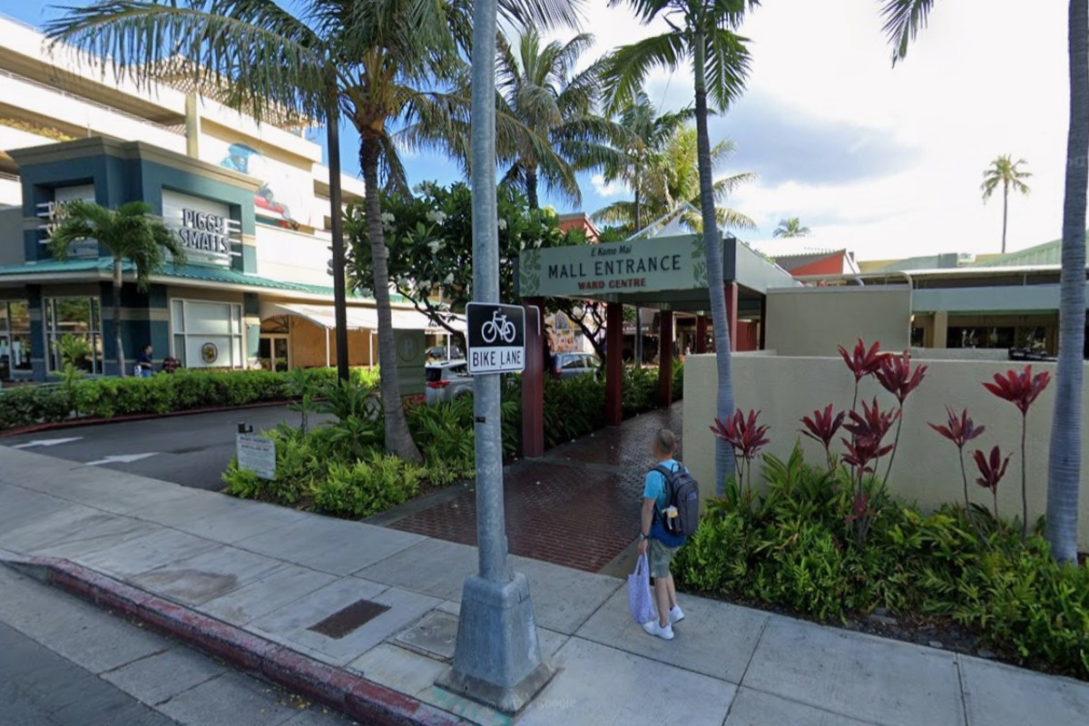 Ward Centre To Go Dark As Kakaako Condo Towers Move In