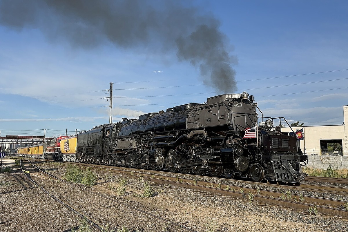 Big Boy Steam Engine Rolls Into West Chicago This Week