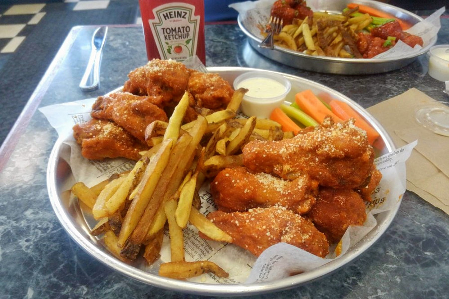 Hangry's brings burgers, wings and more to Chicago's northwest side